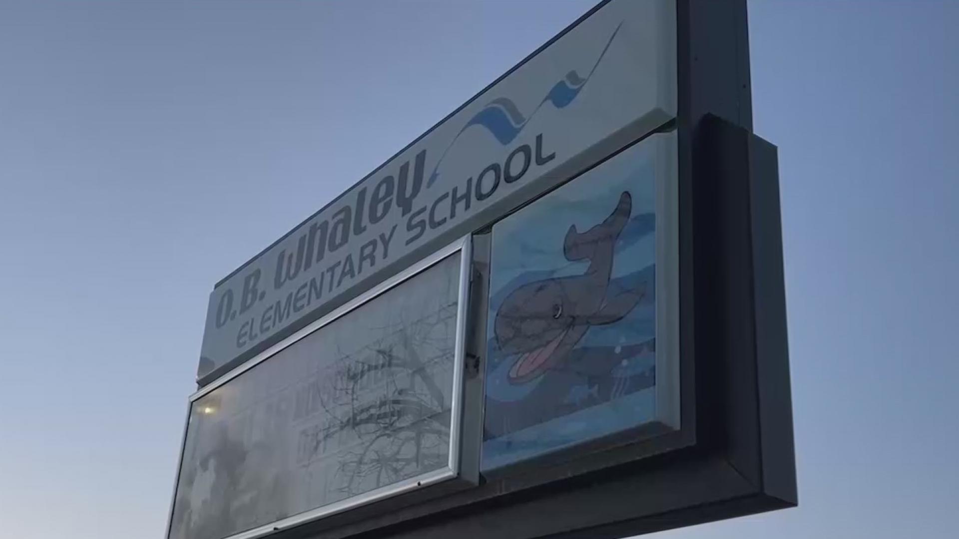 Piden que no se cierre la escuela O. B. Whaley en San José | Video ...