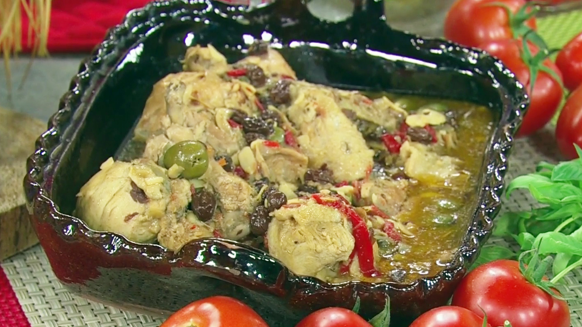 Receta de pollo a la veracruzana del chef Pepín | Delicioso | Univision