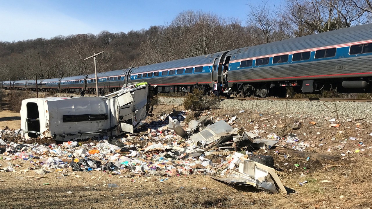 Imágenes del accidente con congresistas a bordo de un tren que dejó al ...