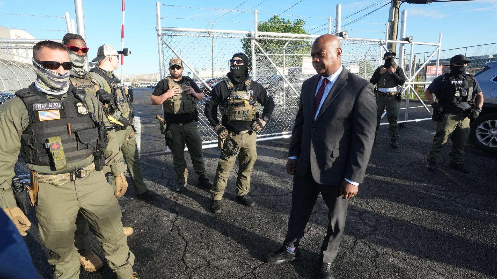 Alcalde Newark revela videos tras su detención en el centro Delaney ...
