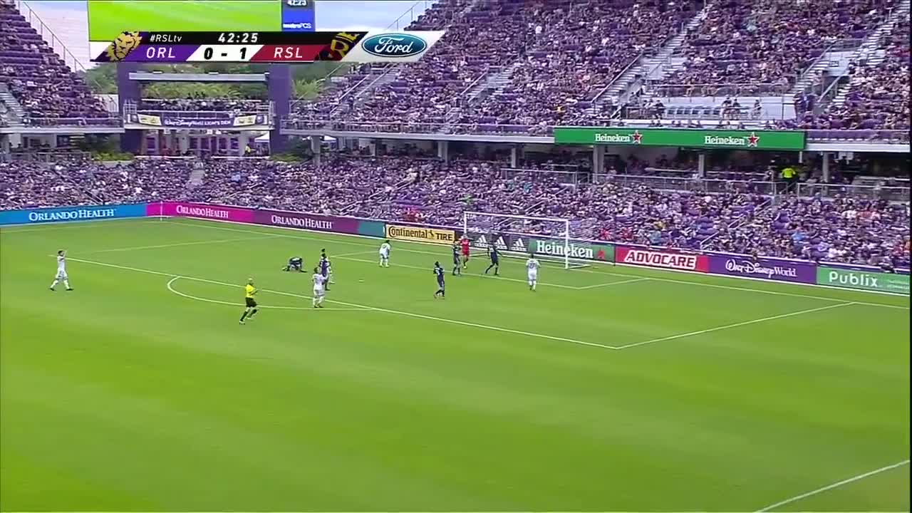 Impresionantes atajadas de Joe Bendik, el portero fue la estrella de ...