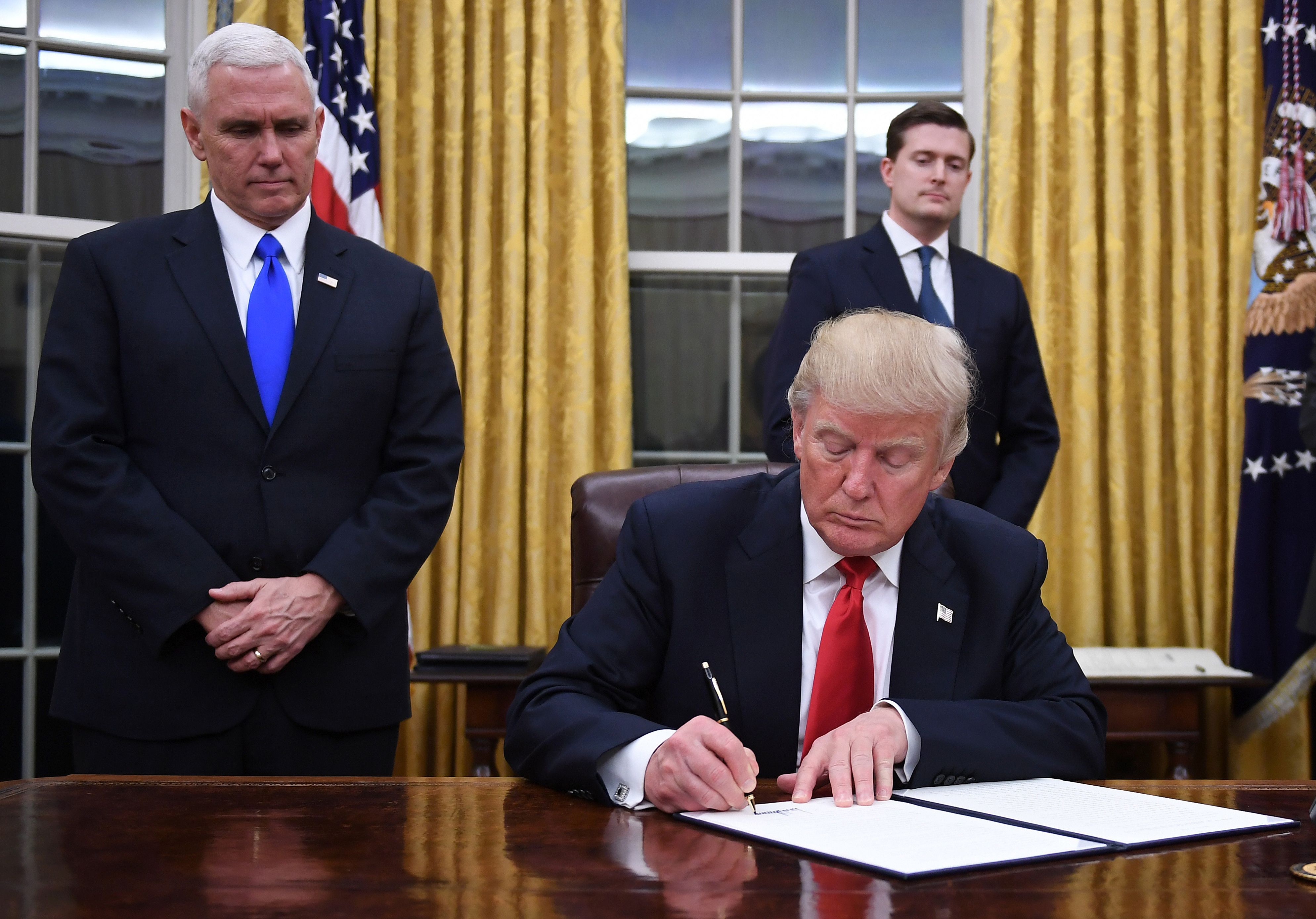 Un Atareado Primer Lunes Para Trump ¿qué Decisiones Podría Tomar El