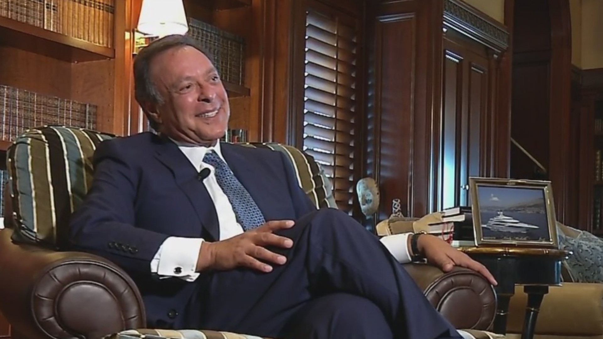 El multimillonario Mike Fernández dona parte de su fortuna a la defensa ...