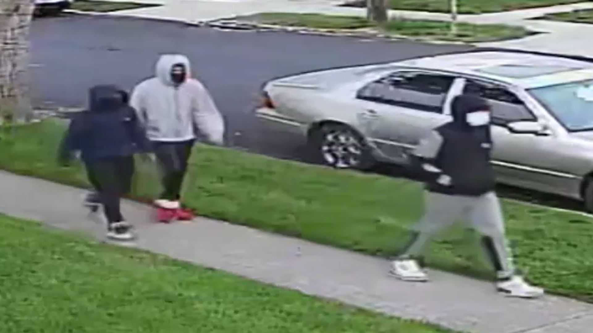 Revelan imágenes de sospechosos de asesinar a menor de 16 años en ...