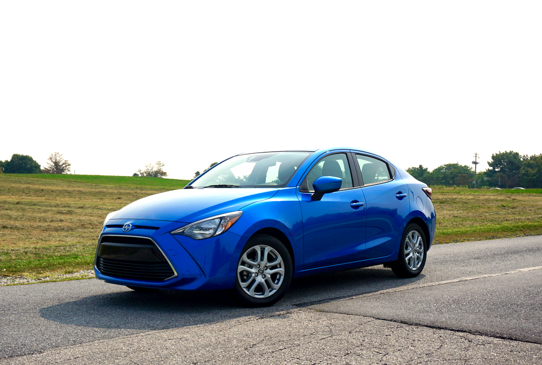 Probamos el Scion iA 2016 | A Bordo | Univision