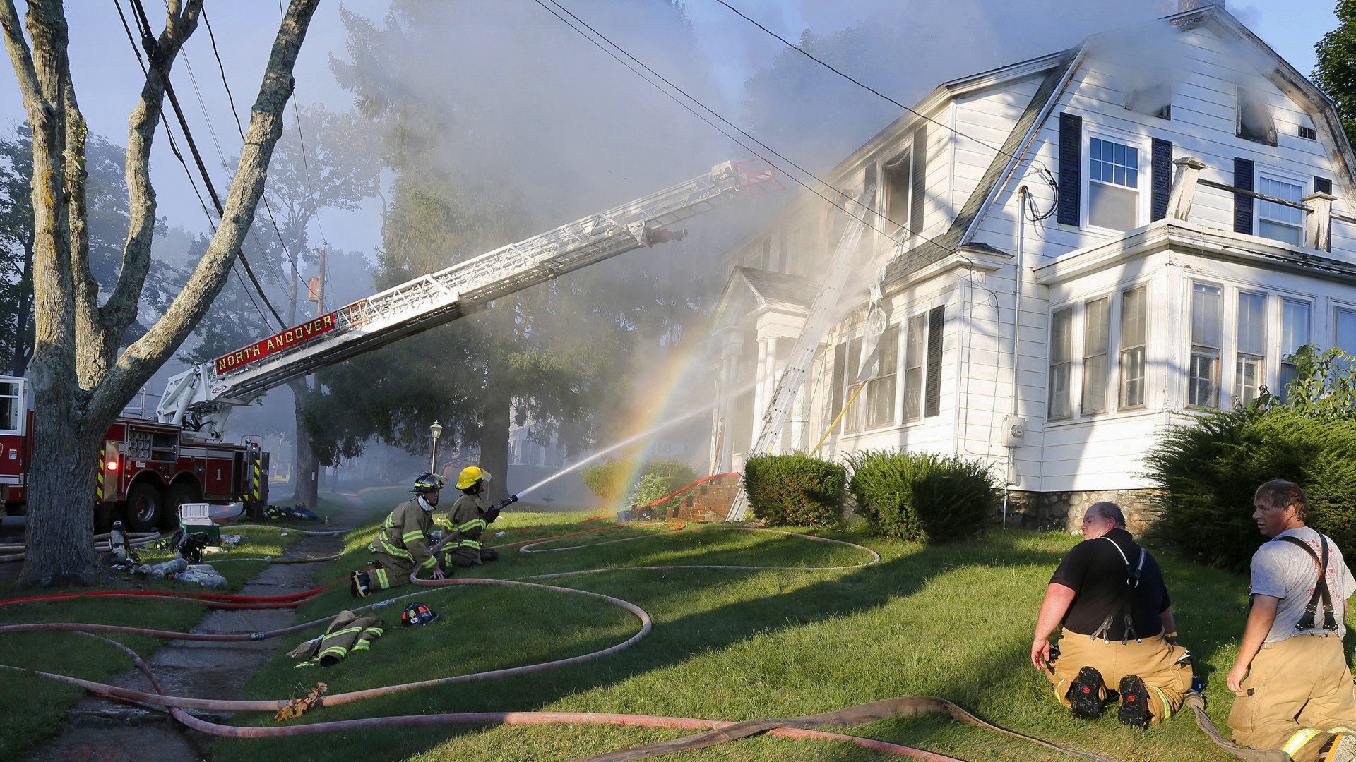 Una persona muerta y más de 70 viviendas en llamas por una serie de ...