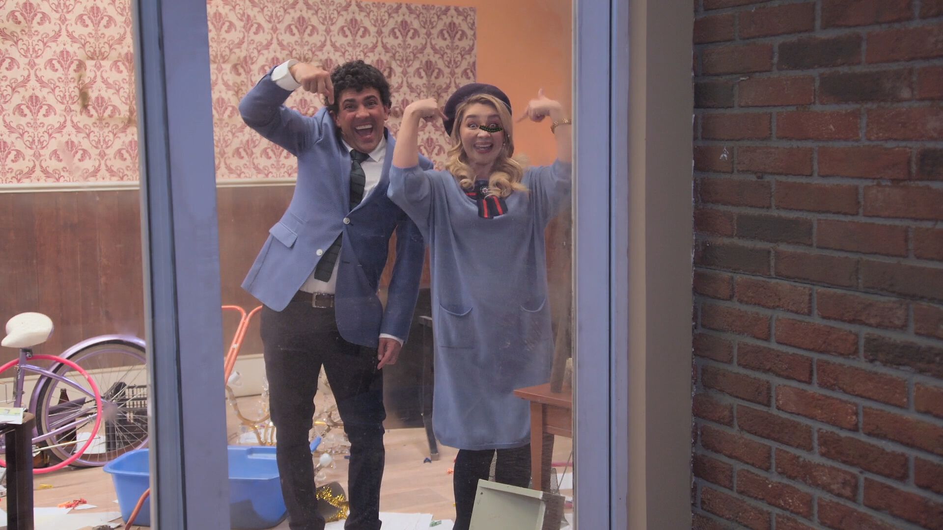 Gaby y Plutarco le sacan un susto a Plácido cuando descubre a dónde se ...