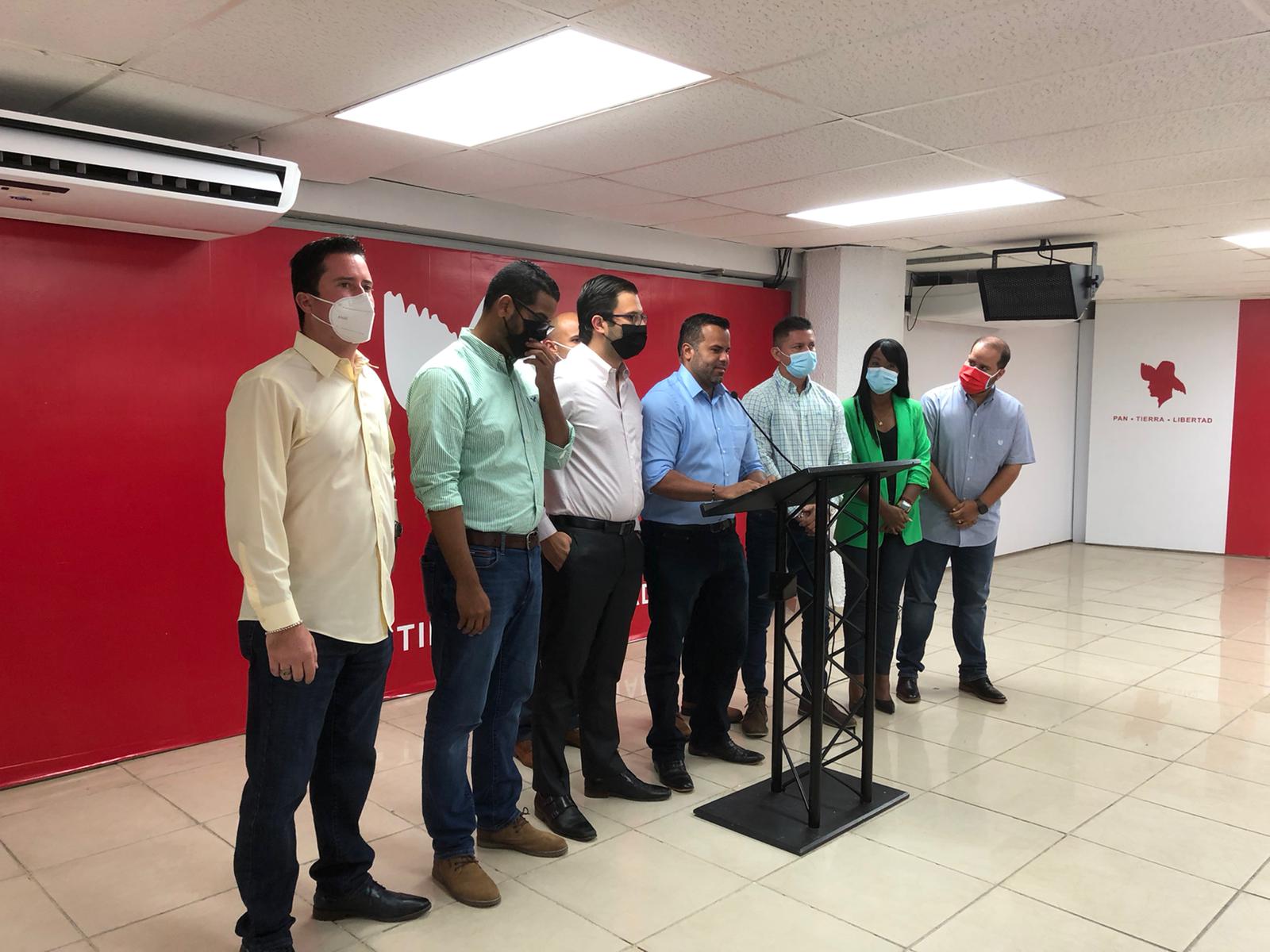 Partido Popular comienza con el pie izquierdo y denuncia “golpe de ...