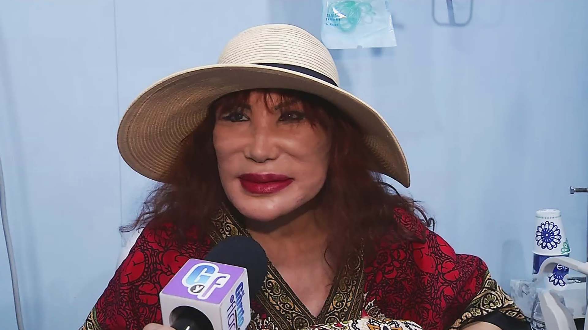 Con 67 años, Lyn May dice sentirse de 30 con su nueva cirugía de senos ...