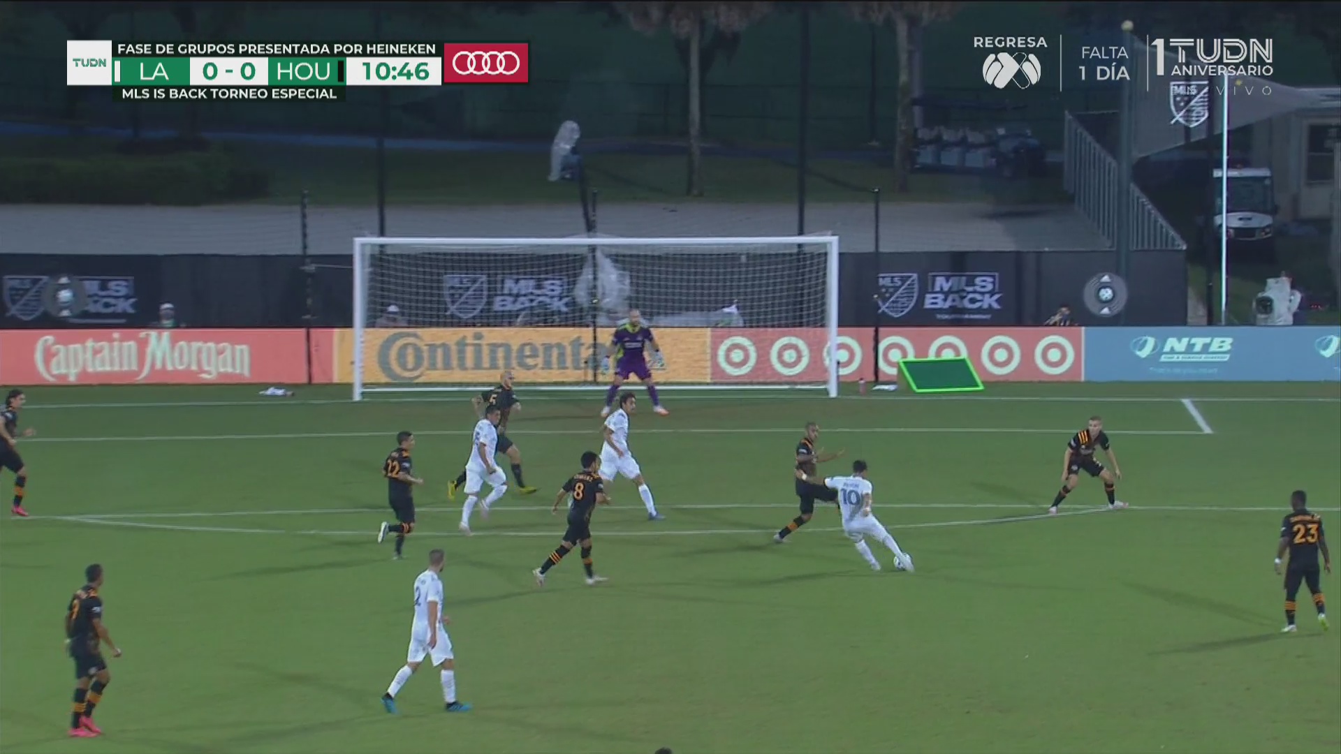 Cristian Pavón hizo revolcar a Marko Maric | Deportes MLS | TUDN Univision