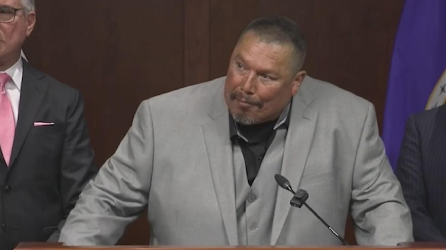 Un hombre es liberado tras pasar 33 años en una prisión de Los Ángeles ...