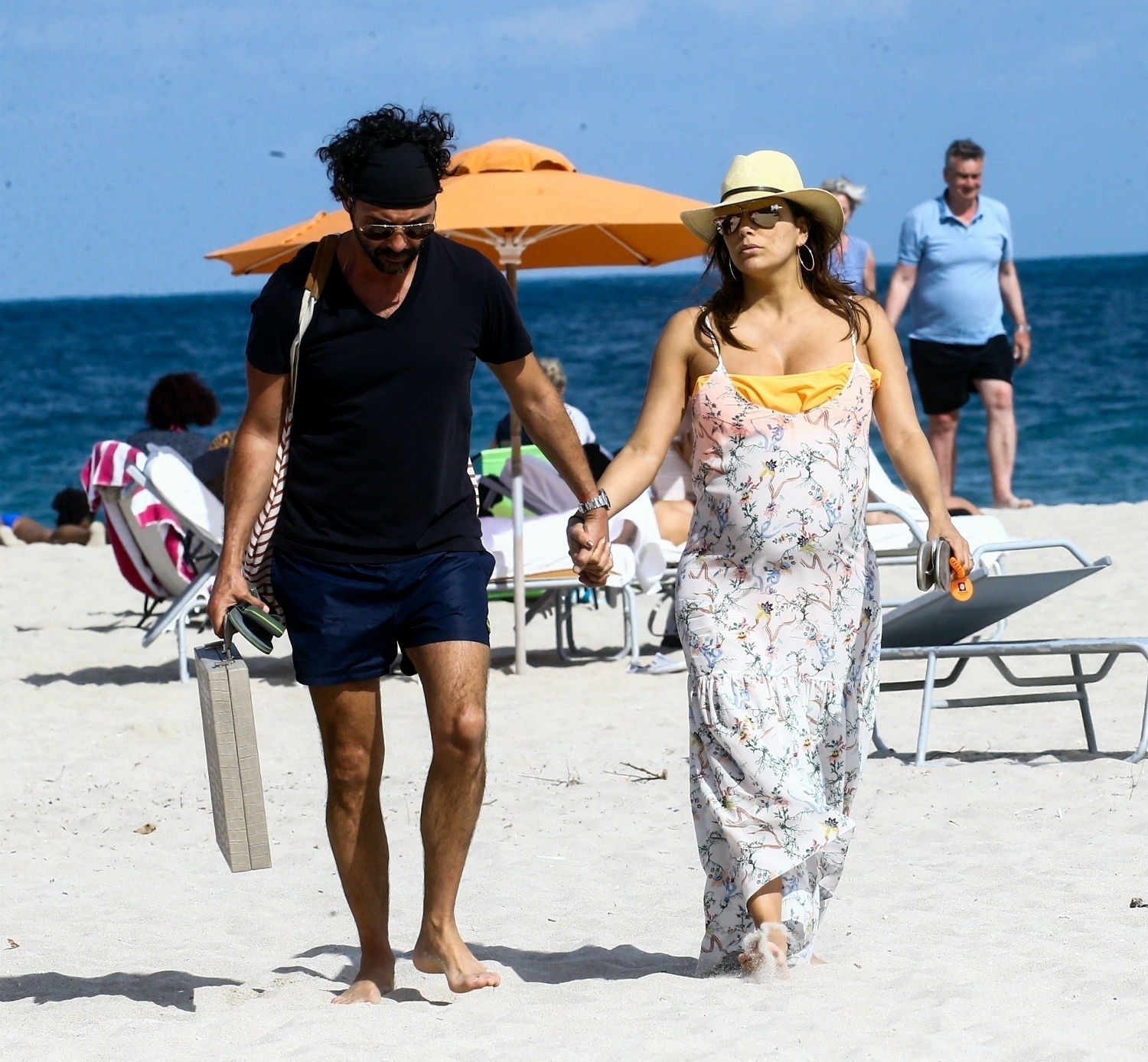 A días de convertirse en mamá, Eva Longoria se relaja en Miami ...