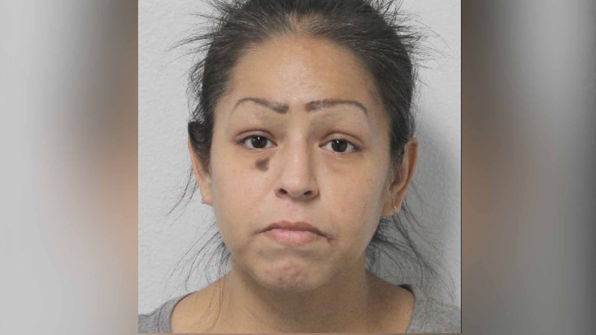 Arrestan a madre sospechosa de usar a sus hijos para robar en un HEB al ...