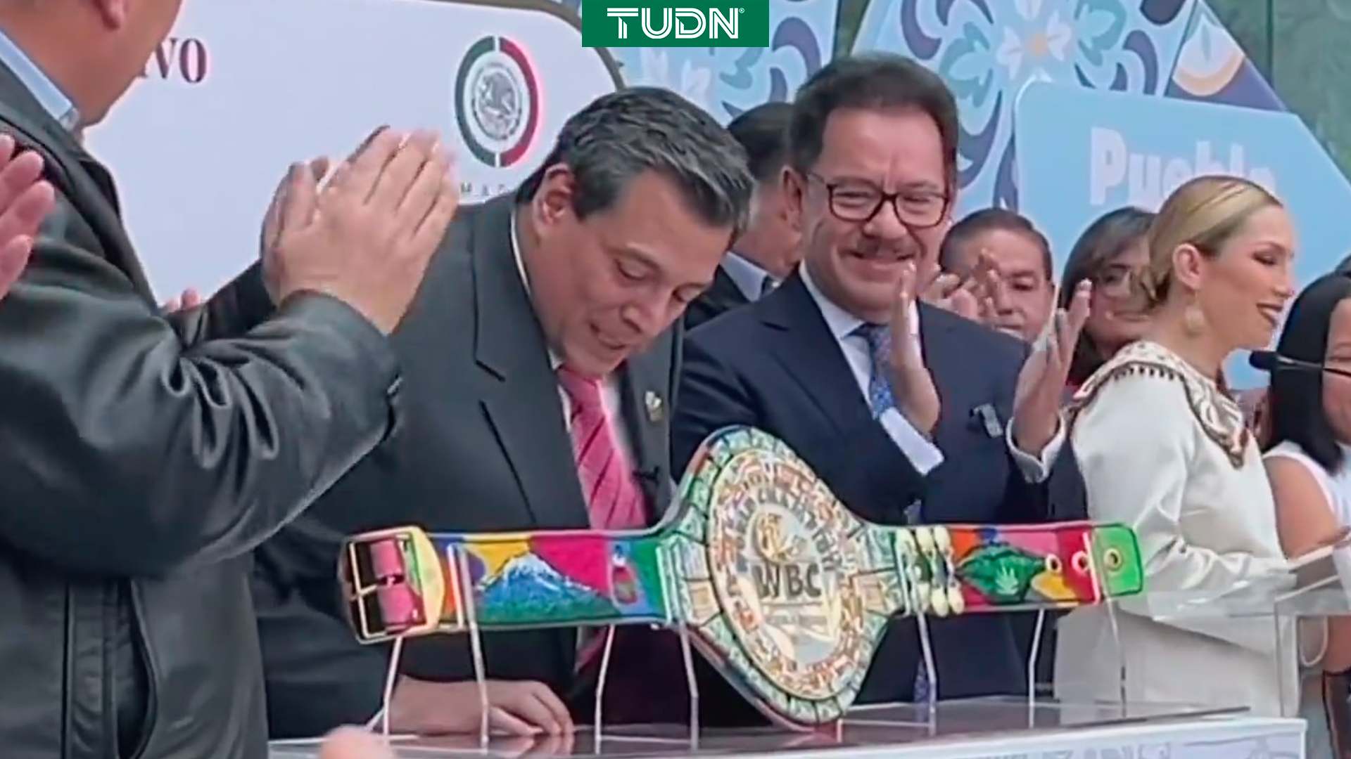 Orgullo poblano, el CMB presentó el cinturón para la pelea del Canelo ...