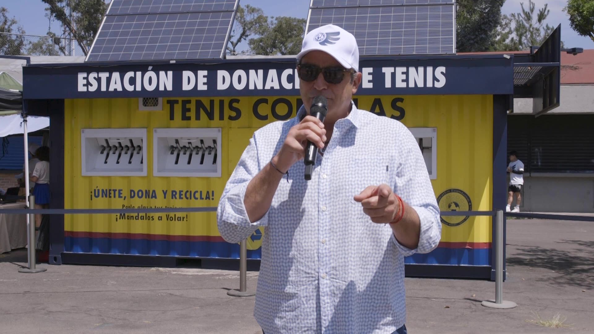 Como dice el dicho: mejor "Tenis con Alas"que contaminación ambiental ...