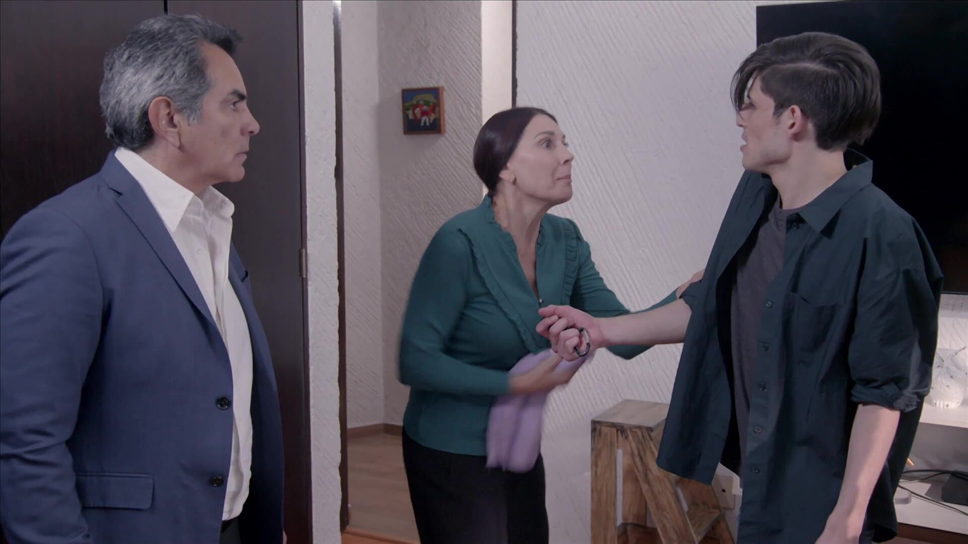 La Rosa de Guadalupe: Brandon acaba con la vida de su novia y sus papás ...