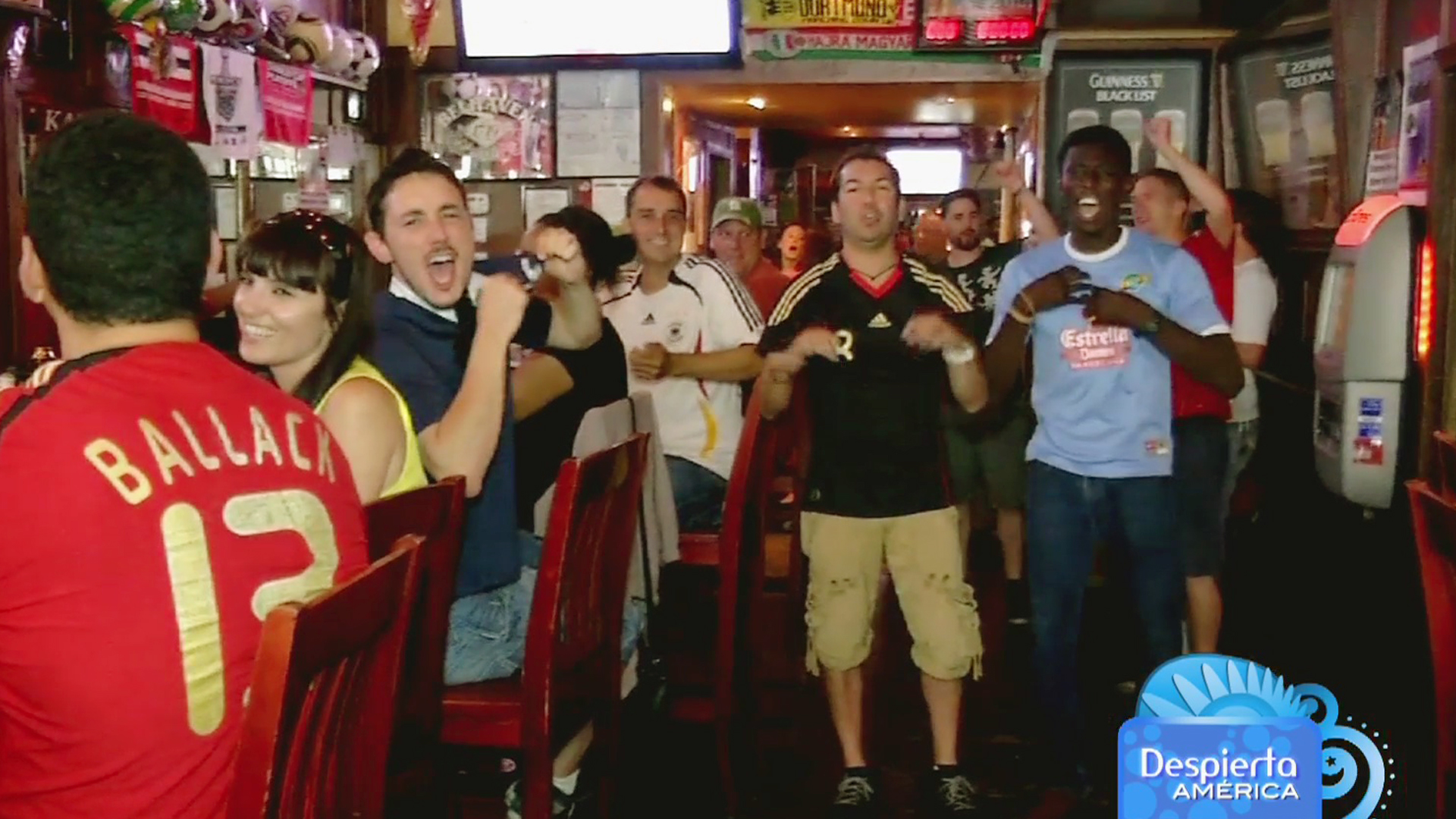 ¿Cómo viven los fanáticos los momentos previos antes del partido de ...