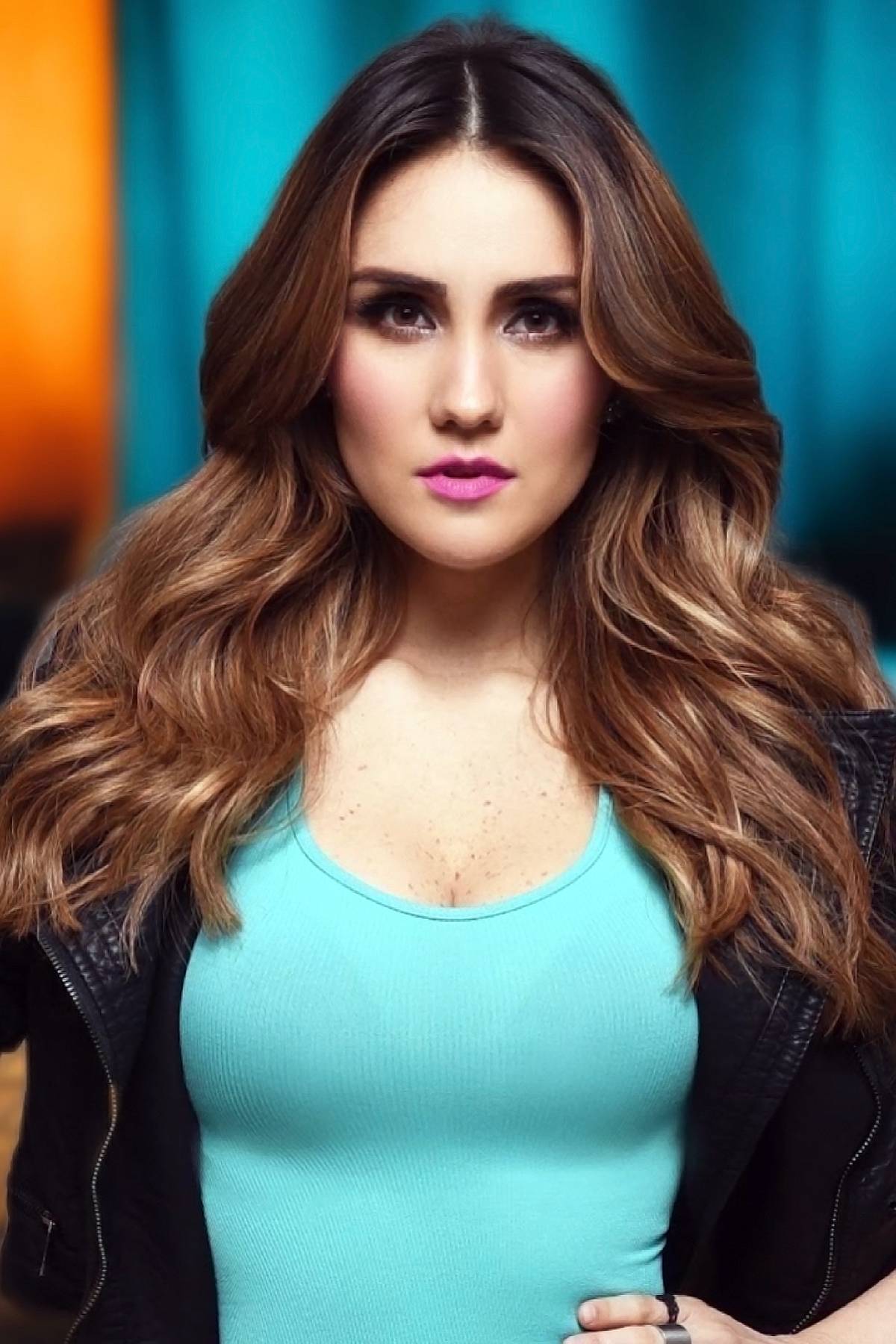 Dulce María muestra por fin su anillo de compromiso en su aniversario ...