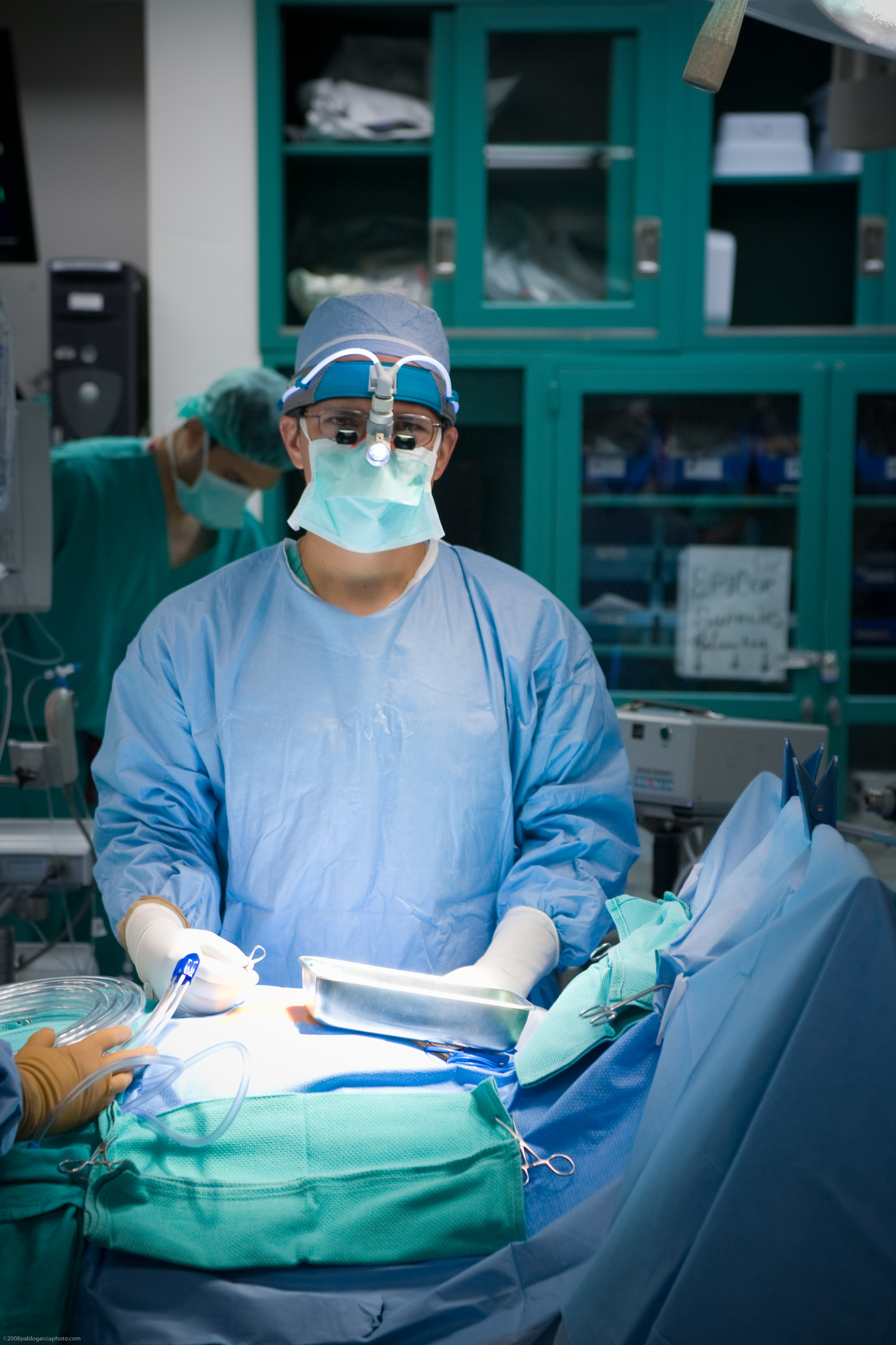 De indocumentado a cirujano en un hospital de Long Island | Univision ...