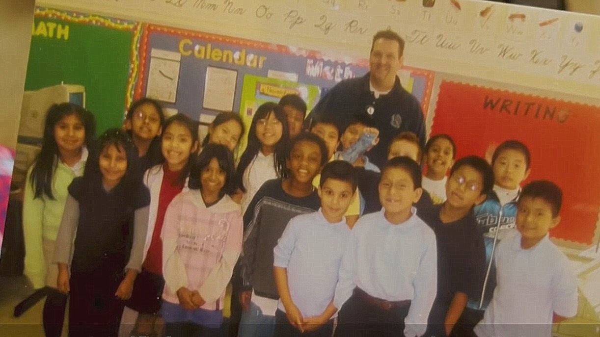 Por 30 años dio clases a muchos niños hispanos y ahora podría ser ...