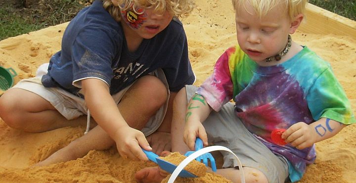 How to Teach Kids To Be Gentle: 3 Tips | Estilo de Vida | Univision