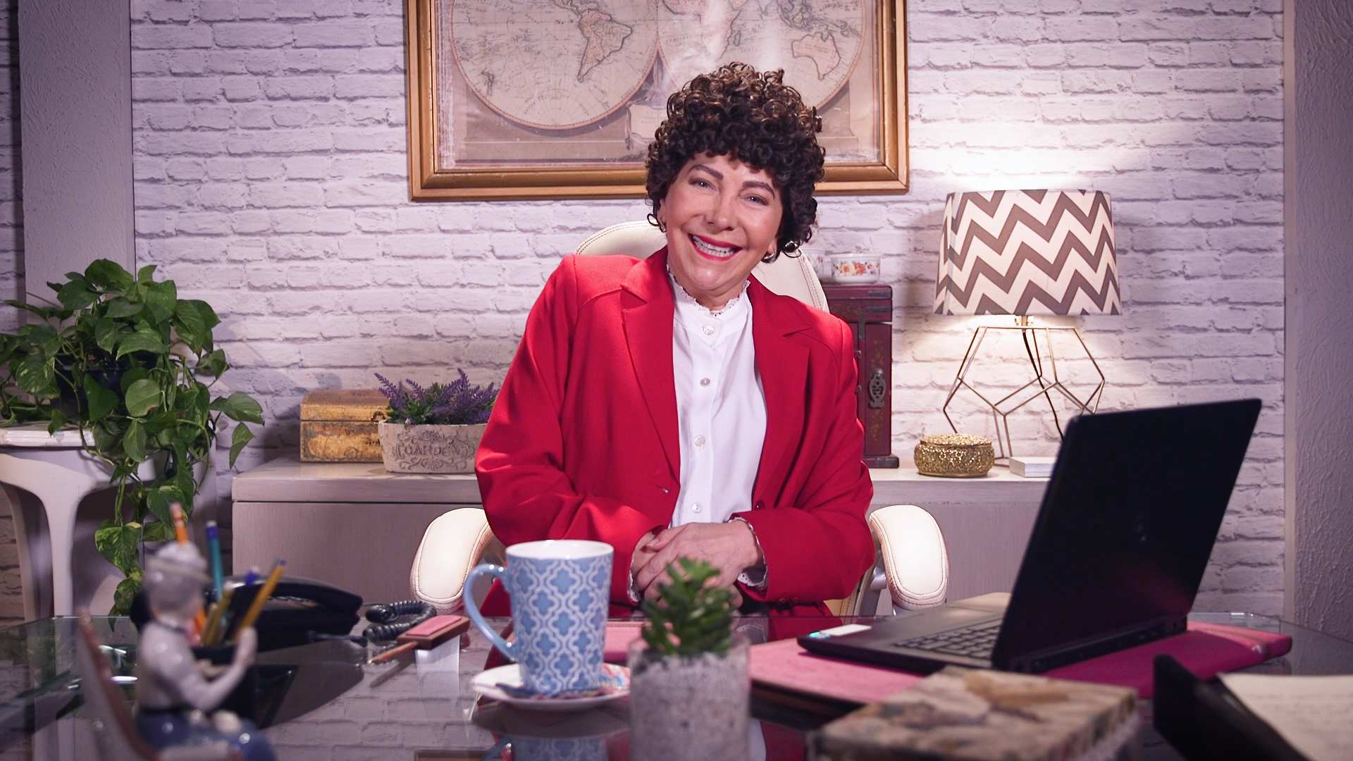 Doña Lucha ayuda con tu jefe en 'DL & Compañía' | Shows DL & Compañía ...