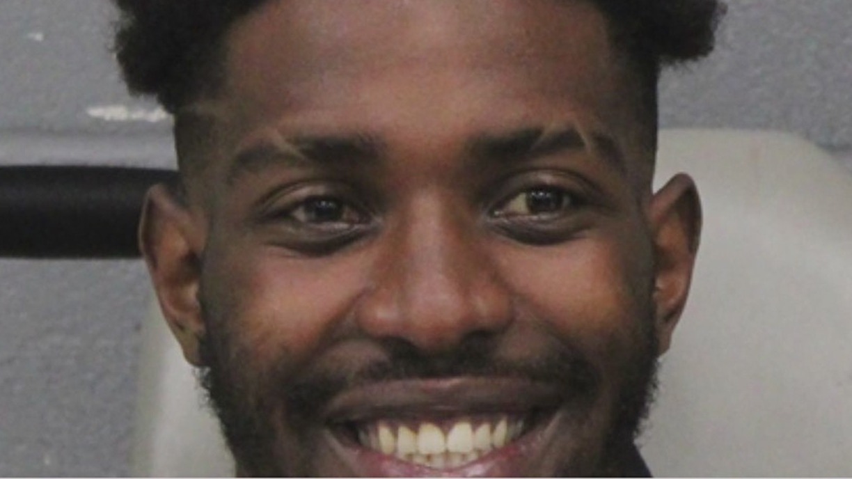 Arrestan a Tamorian Moore por su relación con la muerte de Leonard Foster en Royal Crest | Video ...