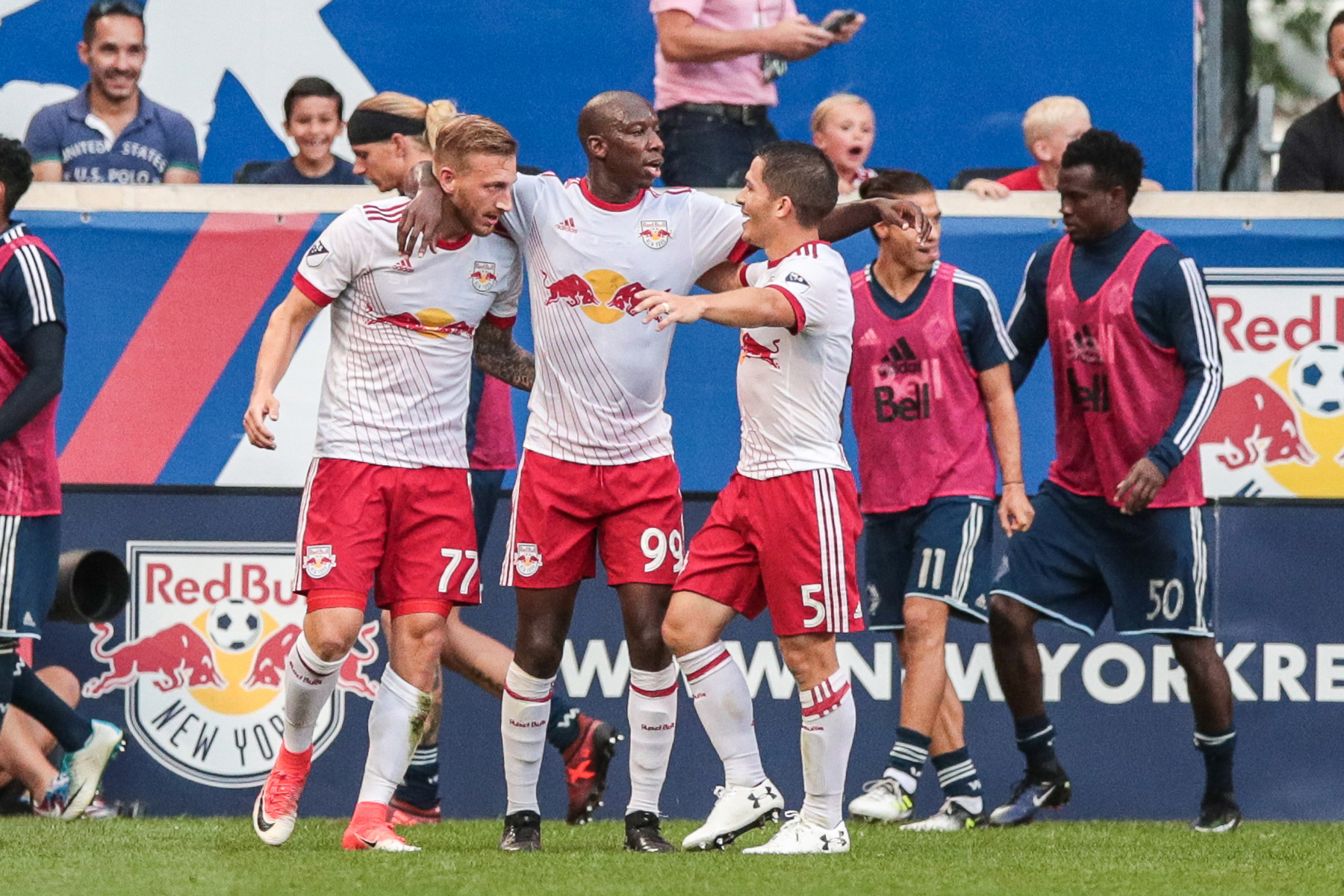 Red Bulls se pasea ante Vancouver y clasifica con autoridad a los ...