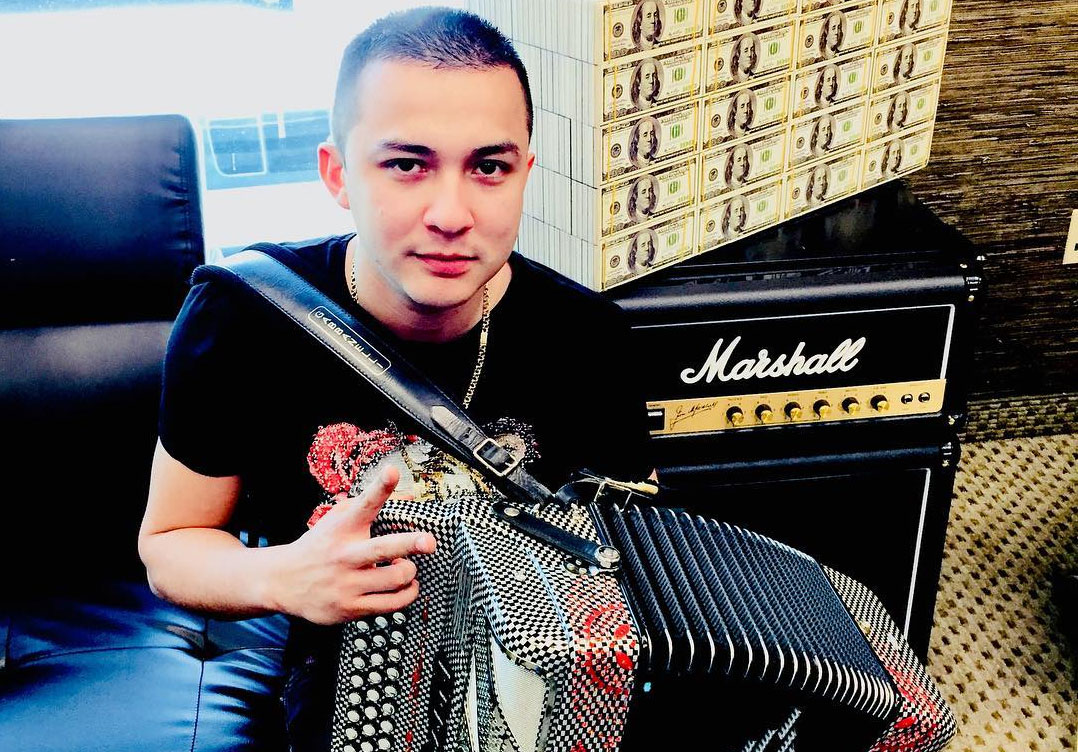 Comando armado secuestra a músico grupero | Las Estrellas Home Música ...