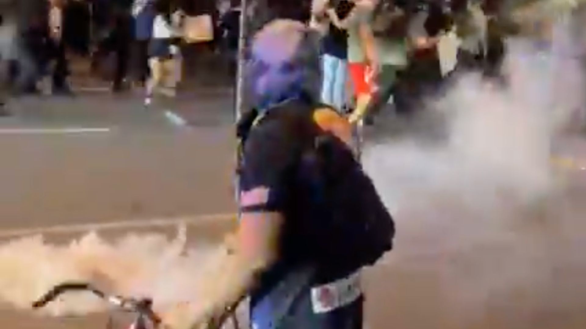 Manifestación contra ICE en Austin se vuelve tensa y despliegan gas ...