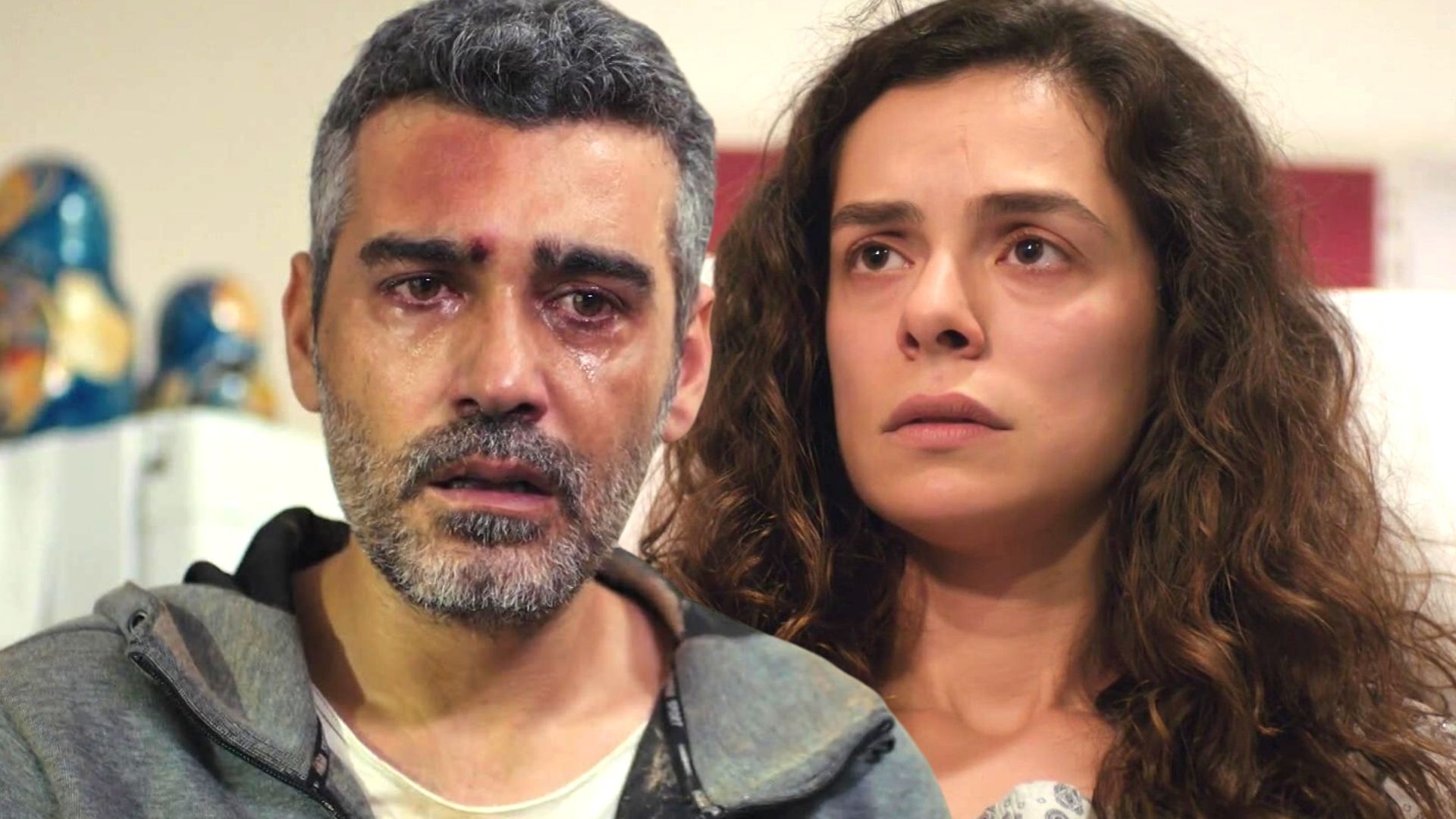 Sarp se entera de que Bahar está a punto de morir y que solo Şirin ...