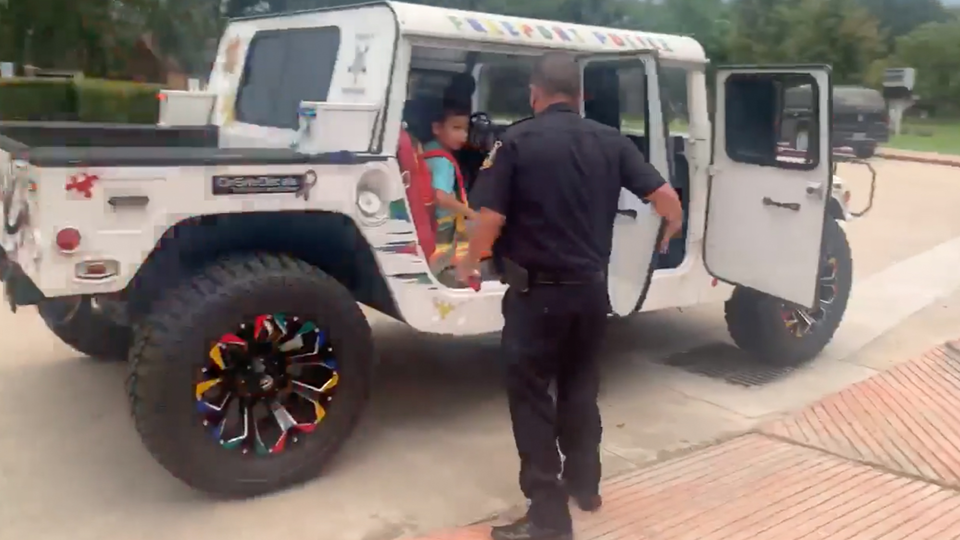 “Ayúdenos a desearle un año escolar seguro y saludable a Liam’: Policía ...