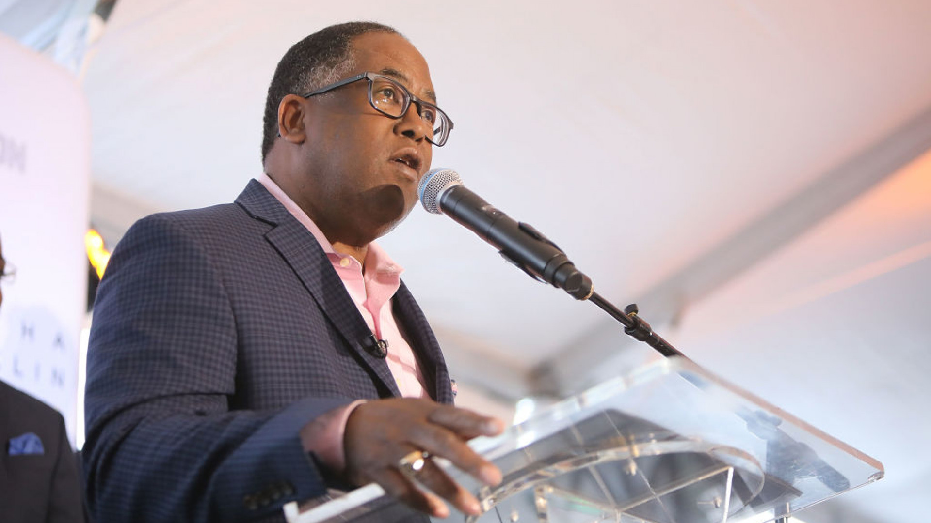 Mark Ridley-Thomas enfrenta acusaciones federales de supuesto soborno ...