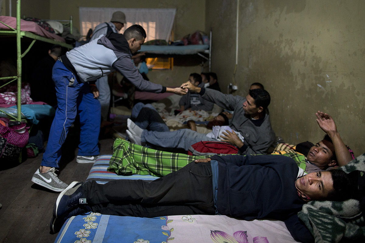 Habilitan albergues para proteger de frió y lluvia a personas sin hogar ...