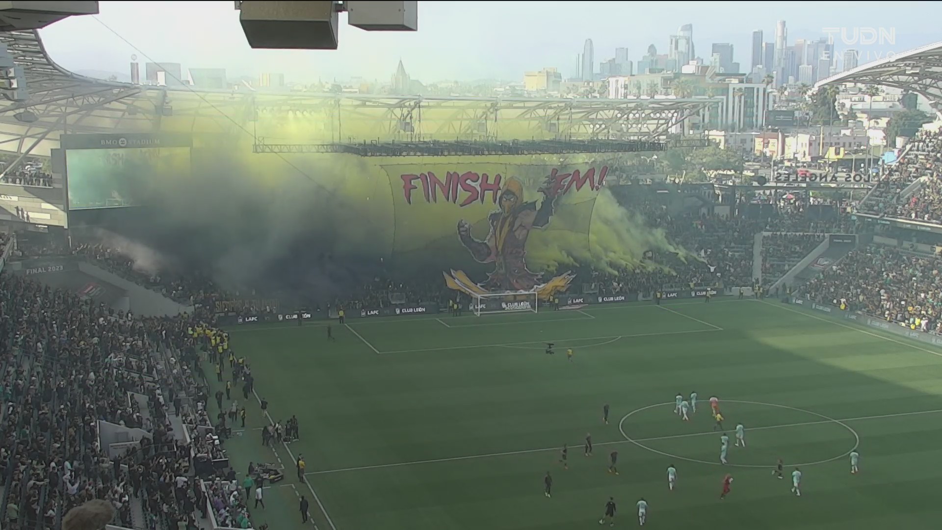 A lo Mortal Kombat... Fans de LAFC lucen tifo con 'Finish Him' sobre el León | TUDN CONCACAF ...