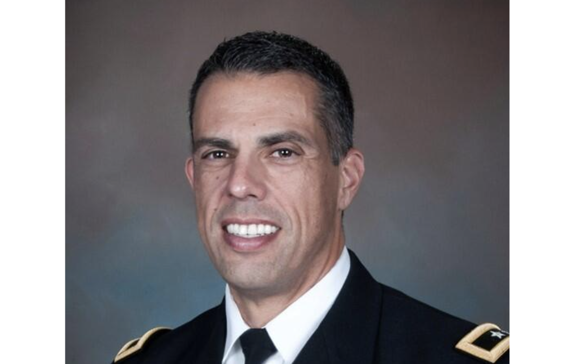 Eligen Joseph Chacón como jefe permanente del Departamento de Policía ...