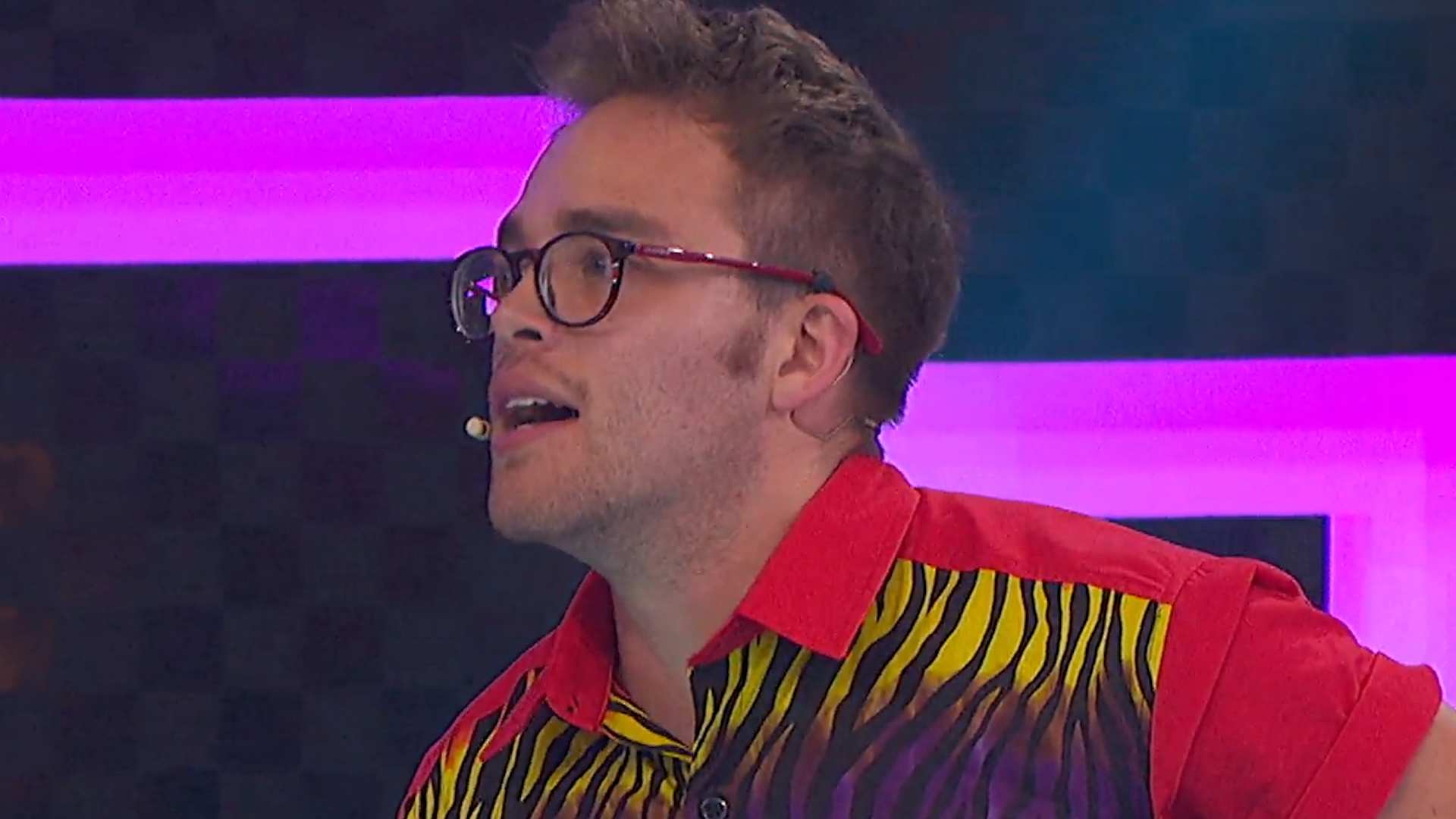 Yurem mordió la mano de "El Señor Chile" | Shows Me caigo de risa | Canal5