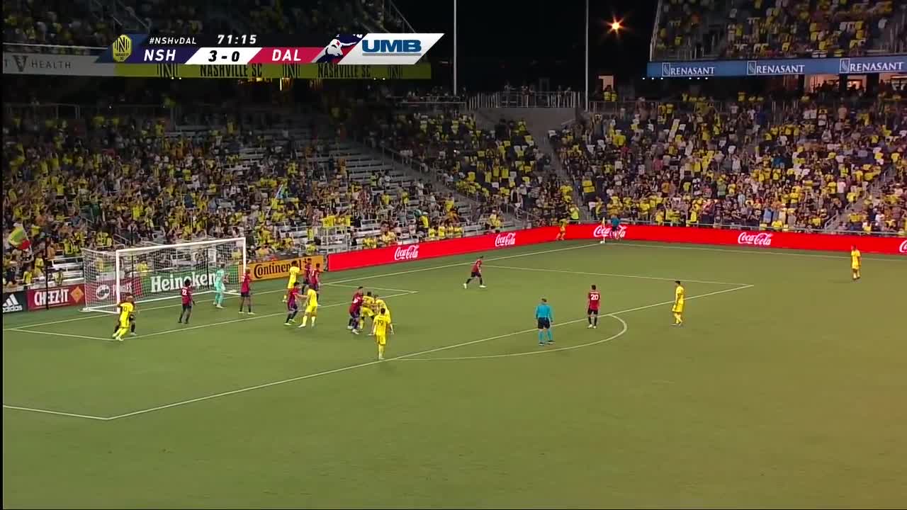 Llegó el cuarto: Cabezazo del defensa Dave Romney para el 4-0 de ...