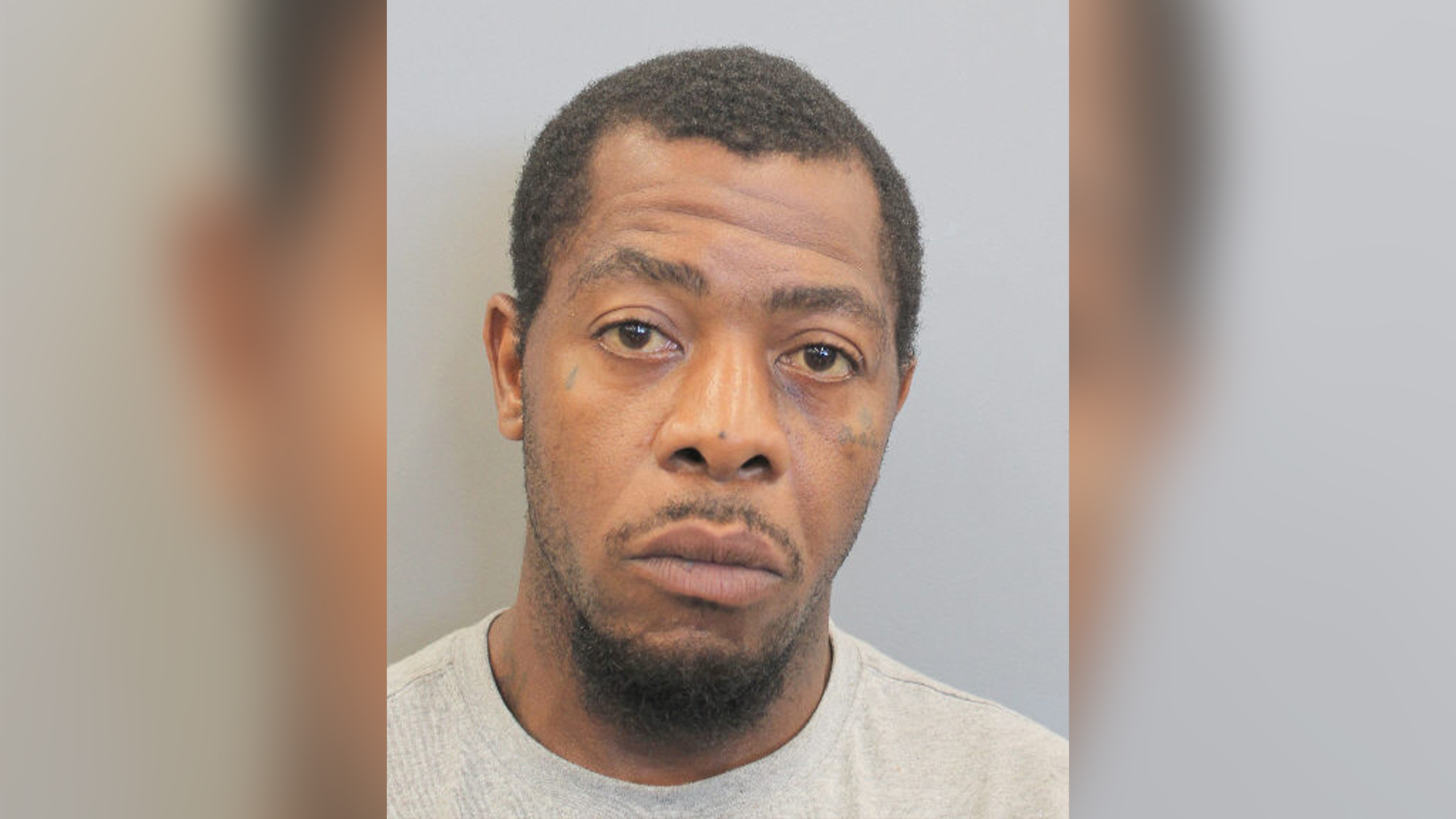 Acusan a Desmond Deandre Thompson de tirar a su bebé de 10 meses en un ...