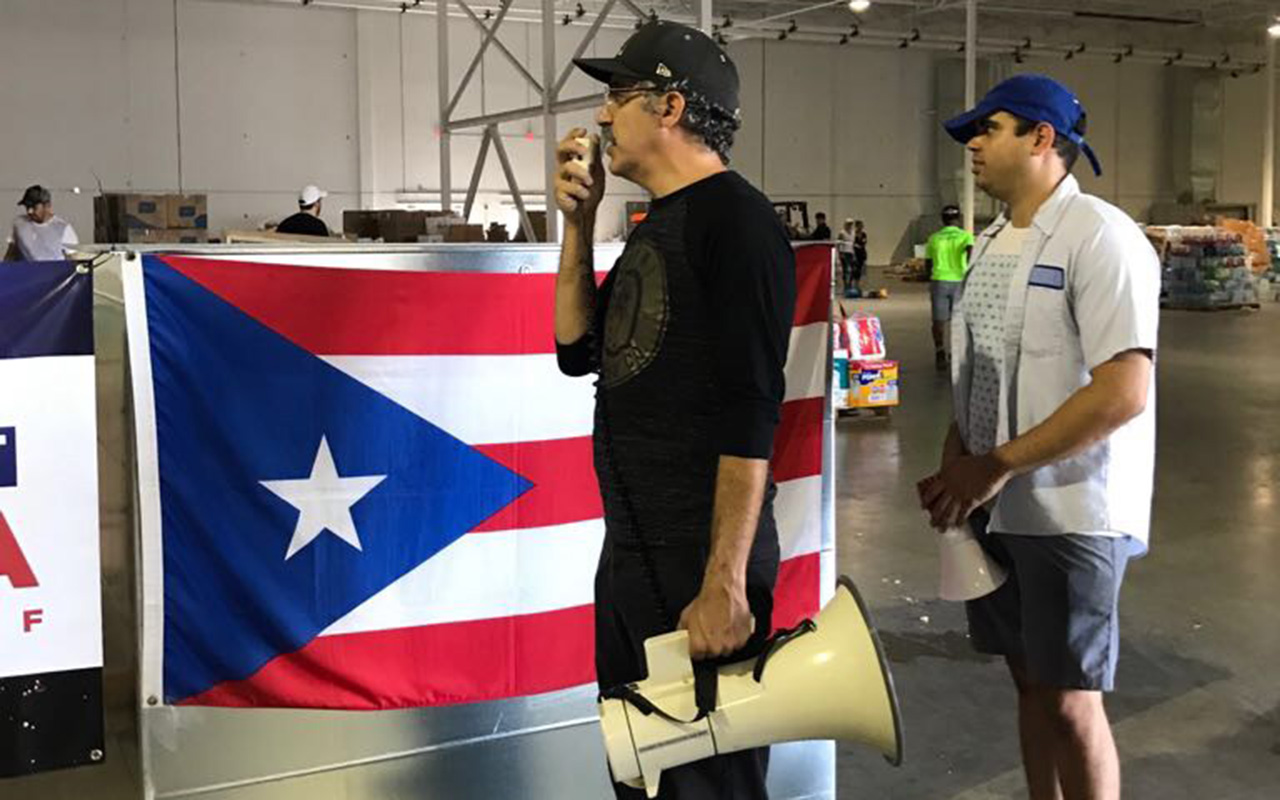 Volunteers collect aid for hurricane-ravaged Puerto Rico | Univision ...