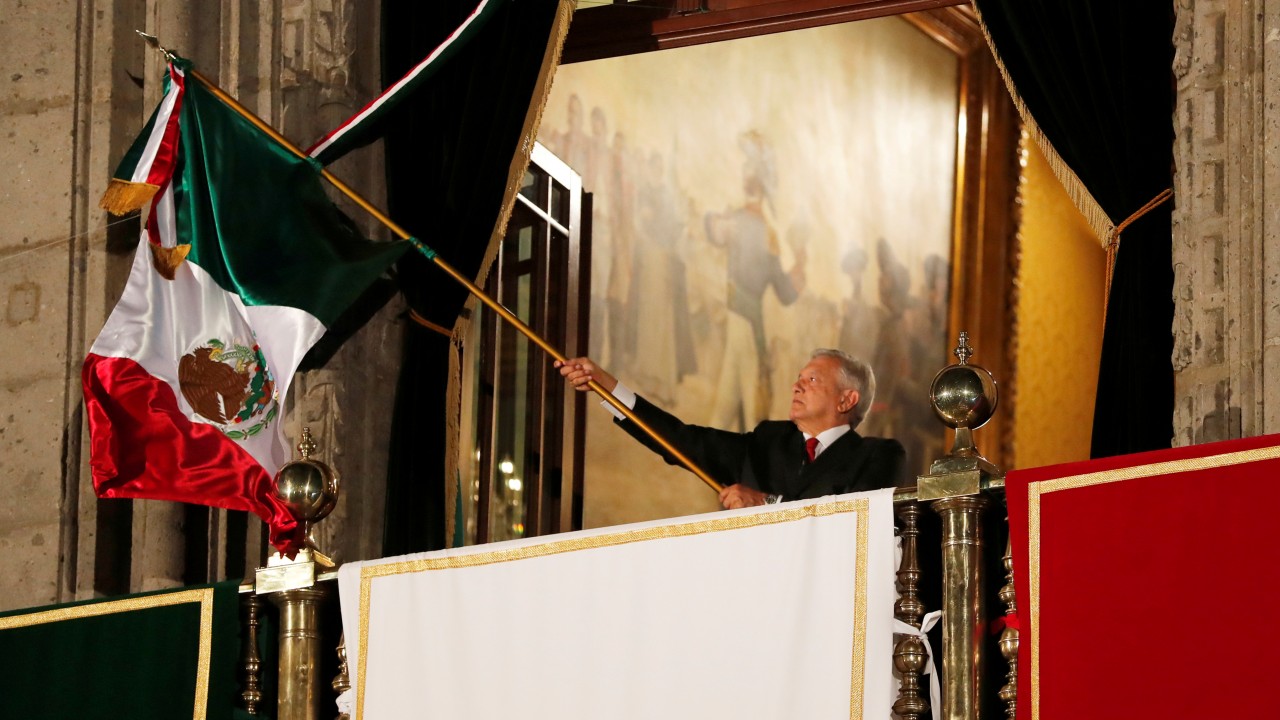 Así fue el primer grito de independencia de AMLO | Noticias Univision ...