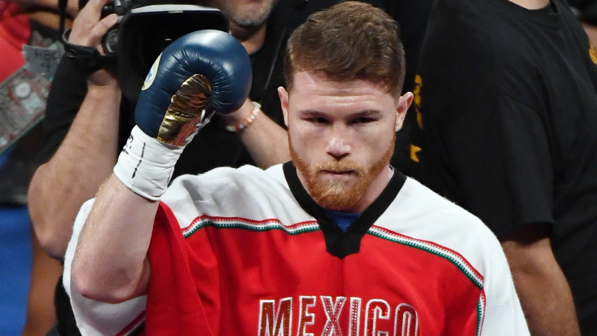 ¿El 'Canelo' cambió el boxeo por el béisbol? | Shows El Gordo y La ...