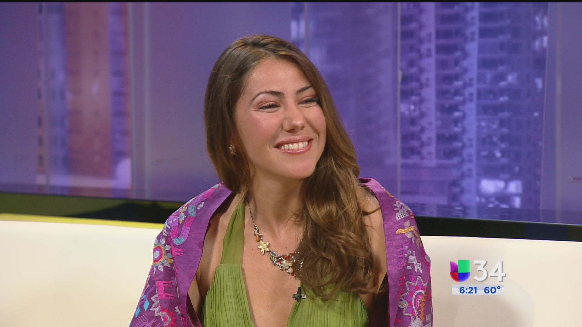 Estrella Navarro se une al Desfile de la Independencia en Los Ángeles ...