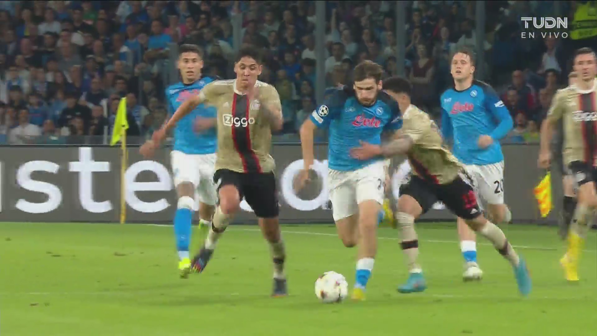 ¿Le dolió el cañito? Amarilla para Jorge Sánchez por jalón a ...