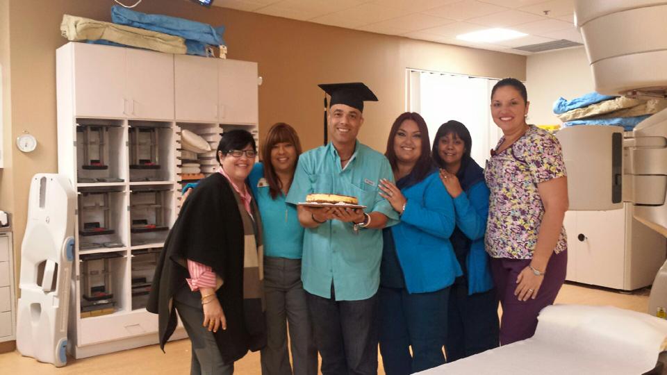 Héctor Ferrer finaliza tratamiento de radioterapia | Univision Puerto ...