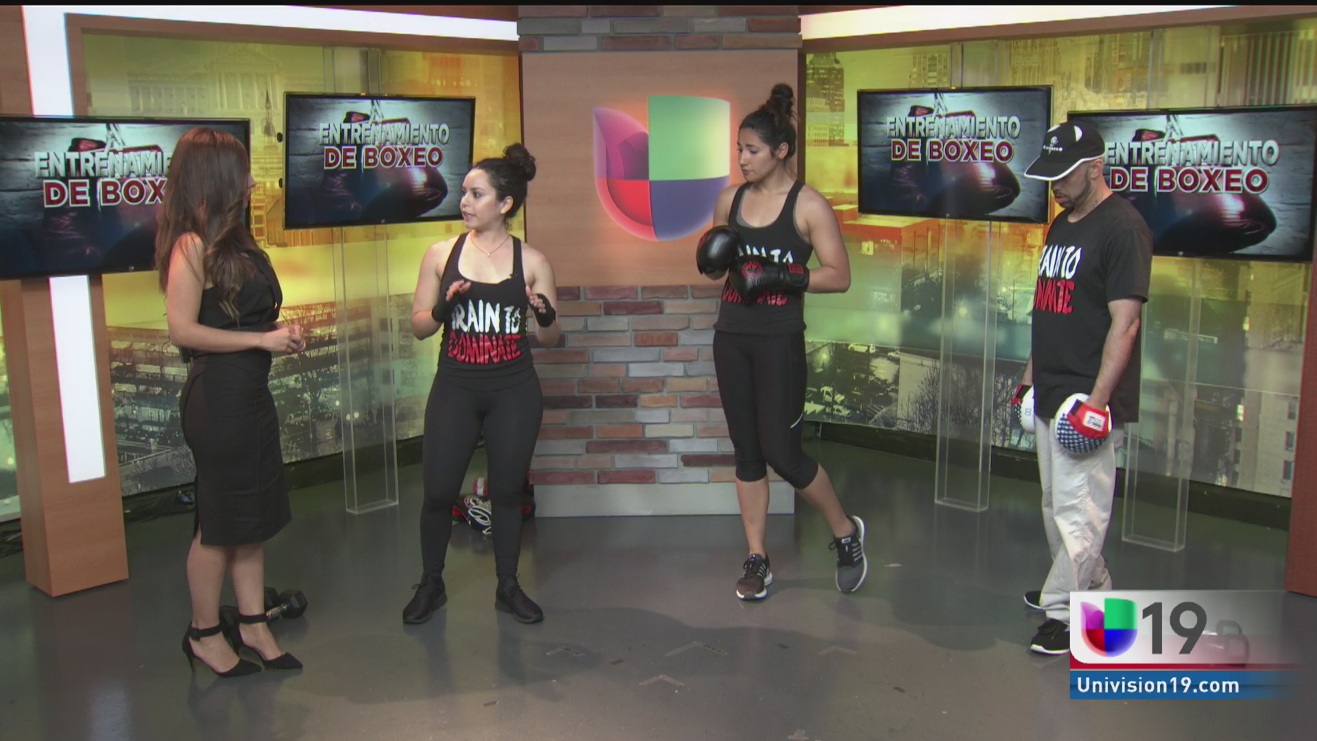 Entrenamiento de boxeo para hombres y mujeres | Video | Univision 19 ...