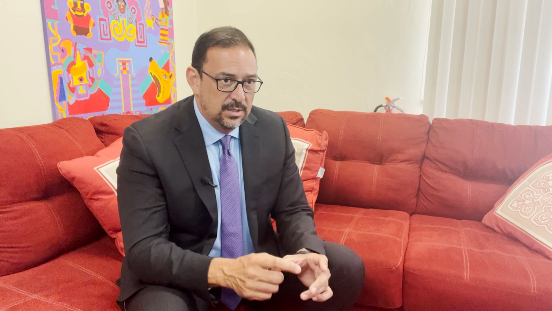 El es Adrian Fontes, el hispano que busca la secretaria de estado de ...