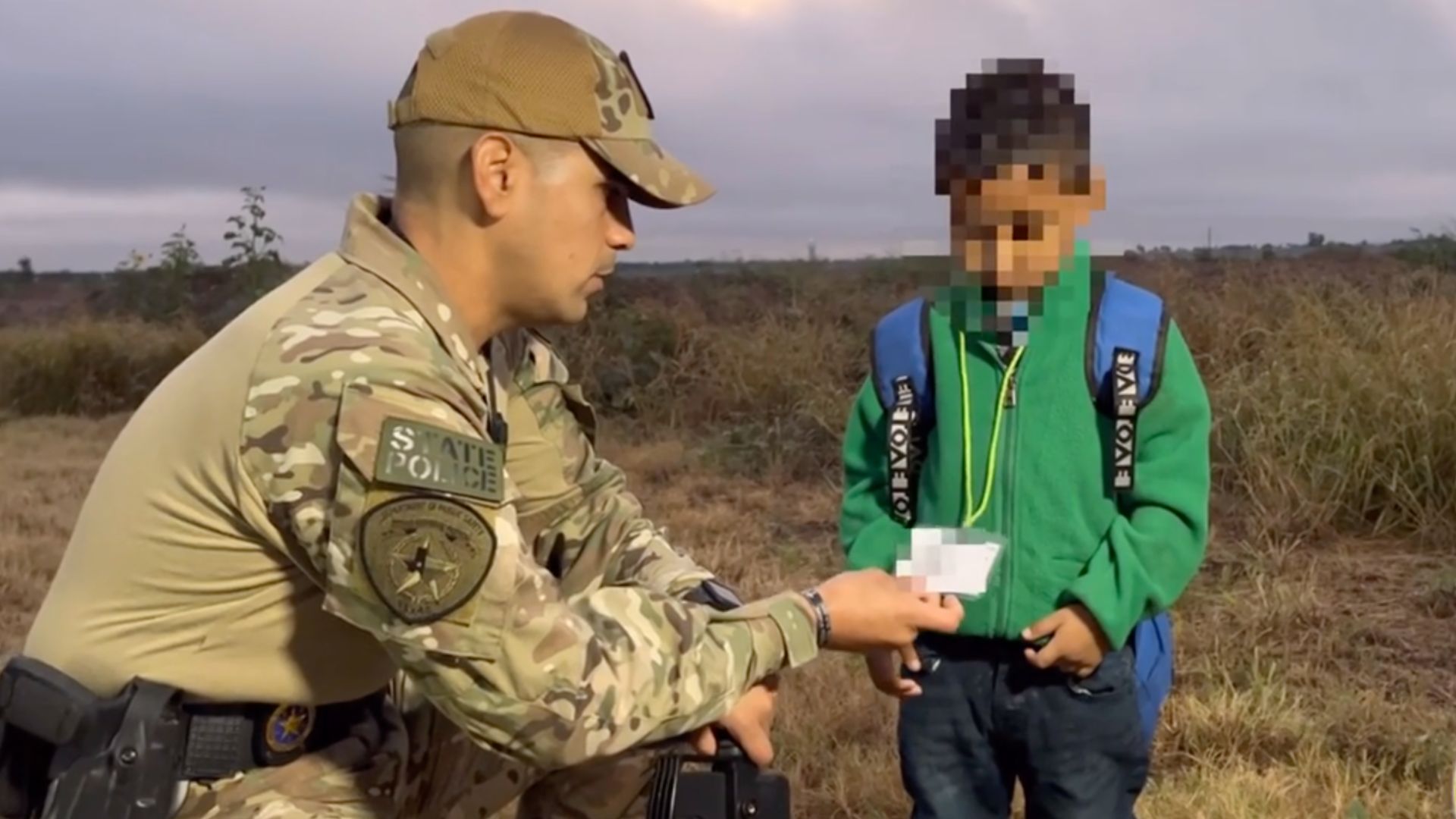 Niños inmigrantes exponen sus vidas cruzando solos la frontera | Video ...