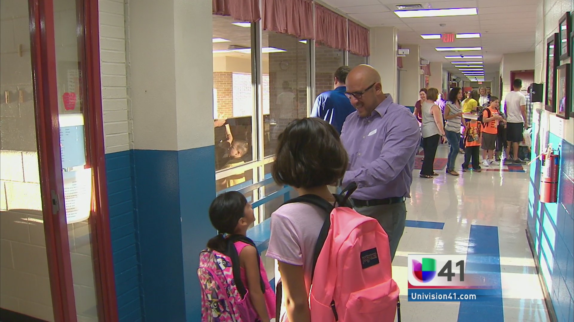 Regreso a clases, un día lleno de emociones | Video | Univision 41 San ...