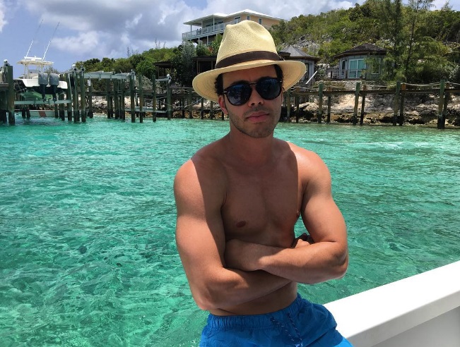 Prince Royce es puro músculo, así deleita a sus fanáticas en verano ...